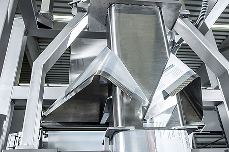 Vertical form fill and seal machine | flexible & efficient | Hastamat